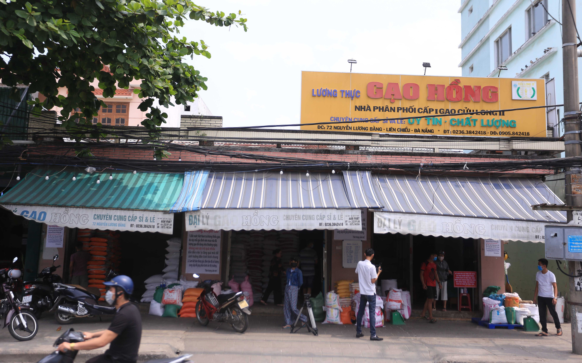 Chủ đại lý gạo ở Đà Nẵng treo tấm bảng khuyên khách không nên...mua ...