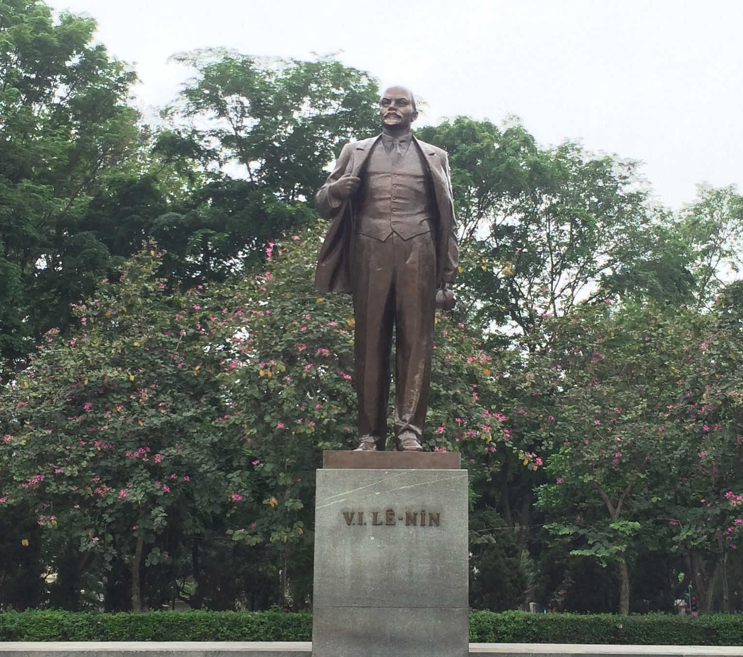 Đoàn đại biểu Đảng, Nhà nước dâng hoa kỷ niệm 150 năm ngày sinh Lenin