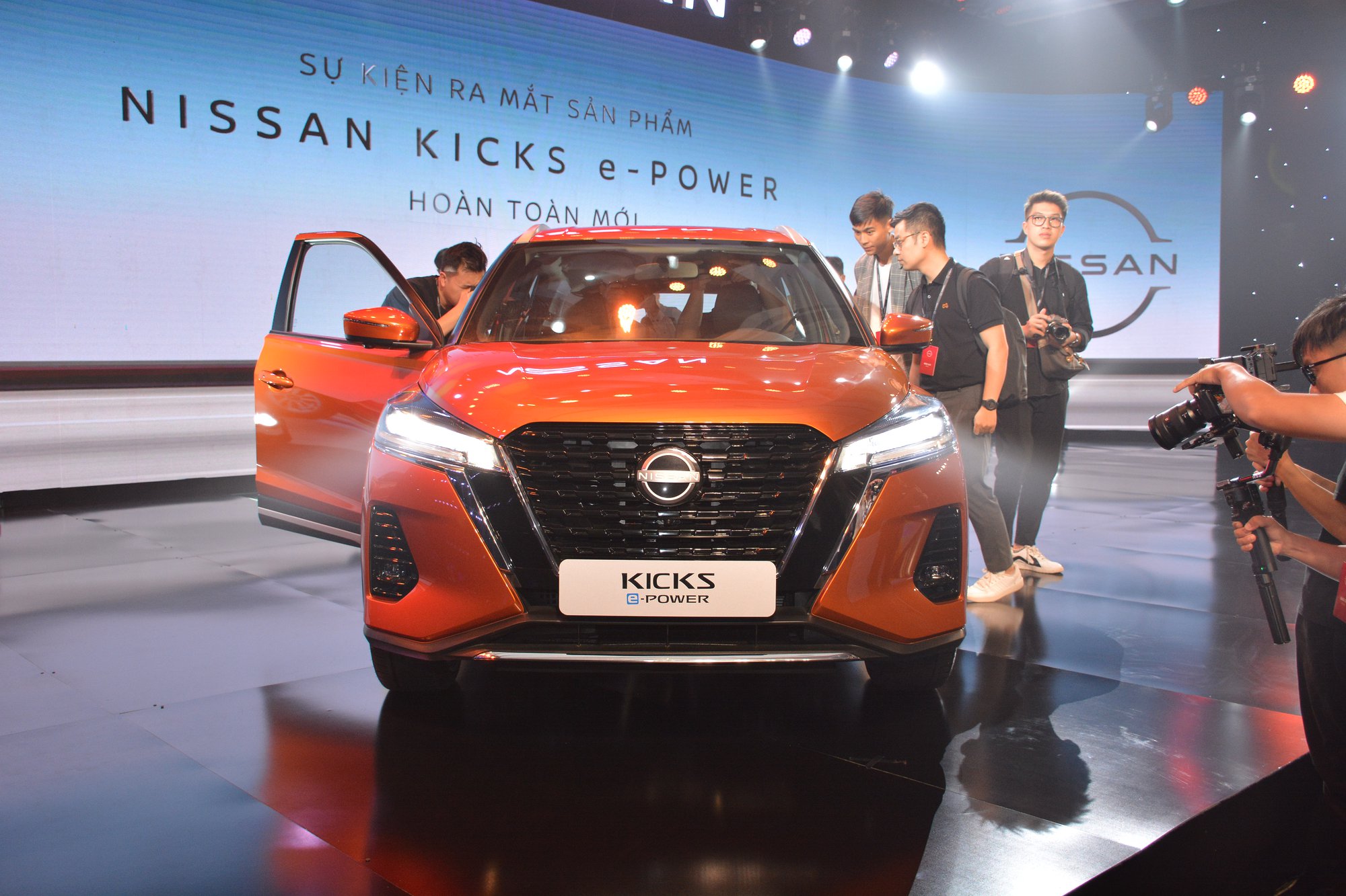 Ra mắt Nissan Kicks tại VN: Giá từ 789 triệu đồng, đi phố 'ăn' 2,2l/100km, làm khó Corolla Cross ...