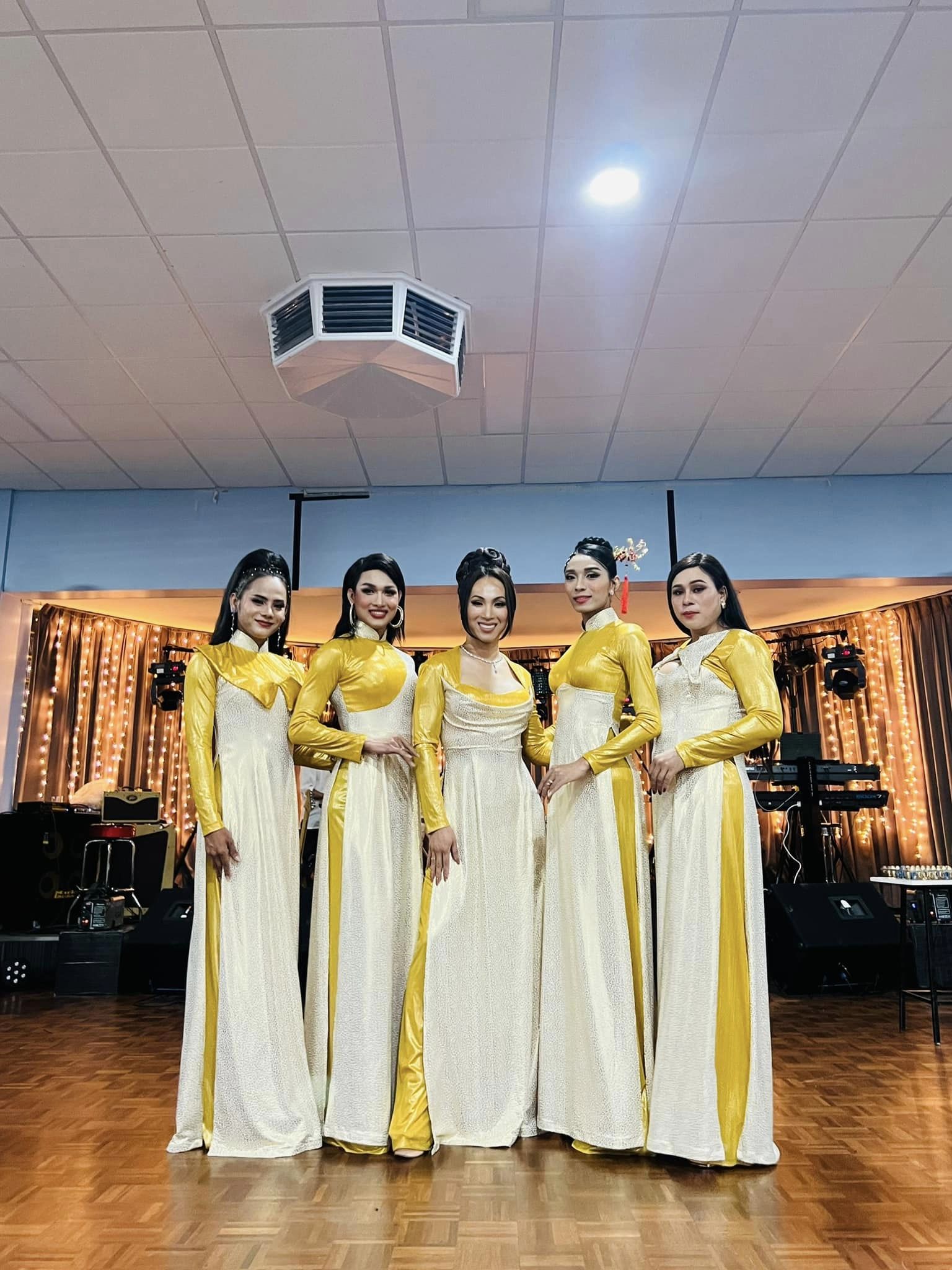 Đưa lô tô "xuất ngoại", nghệ sĩ Lộ Lộ: Có những khán giả lái xe 700 km ...