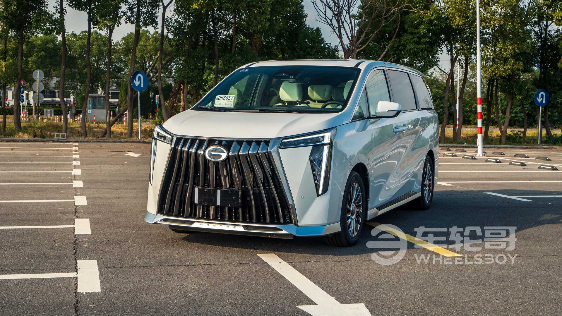 Minivan hạng sang Trung Quốc giá quy đổi cao nhất hơn 1,1 tỷ đồng ...