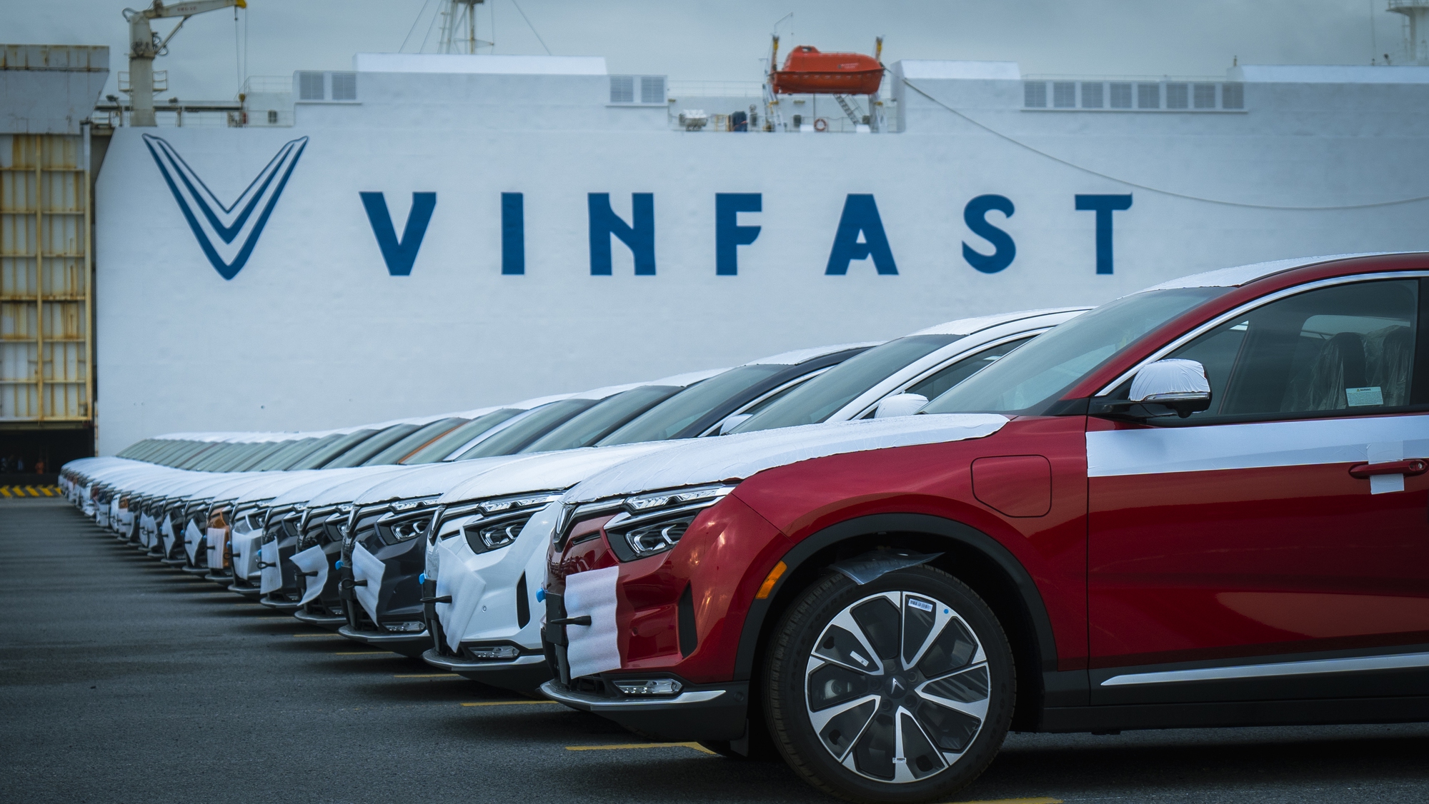 VinFast nộp hồ sơ IPO tại Mỹ: Đủ "sức khỏe tài chính" ra biển lớn?