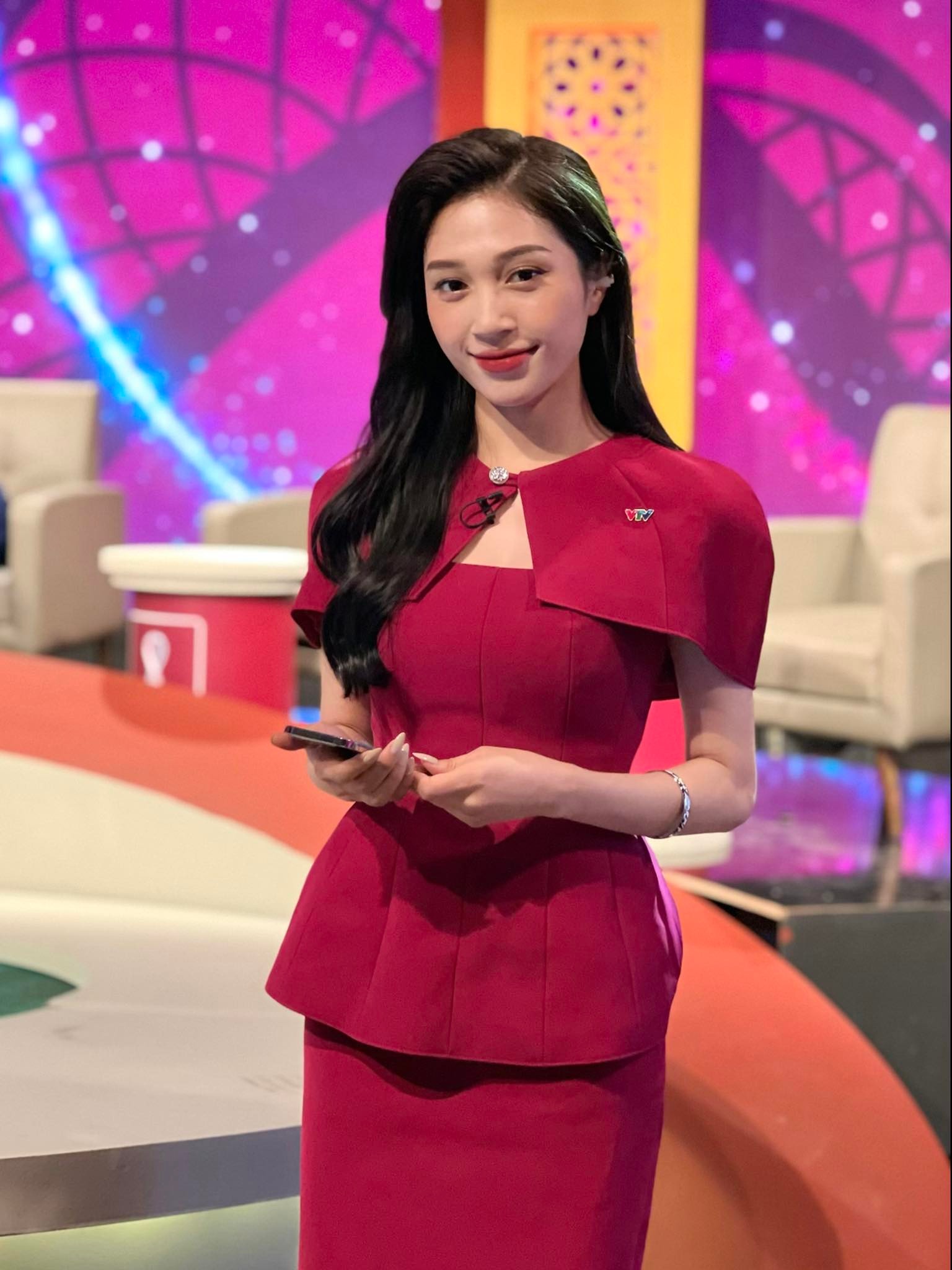 MC Ngọc Anh của VTV tạo điểm nhấn ở V.League Awards