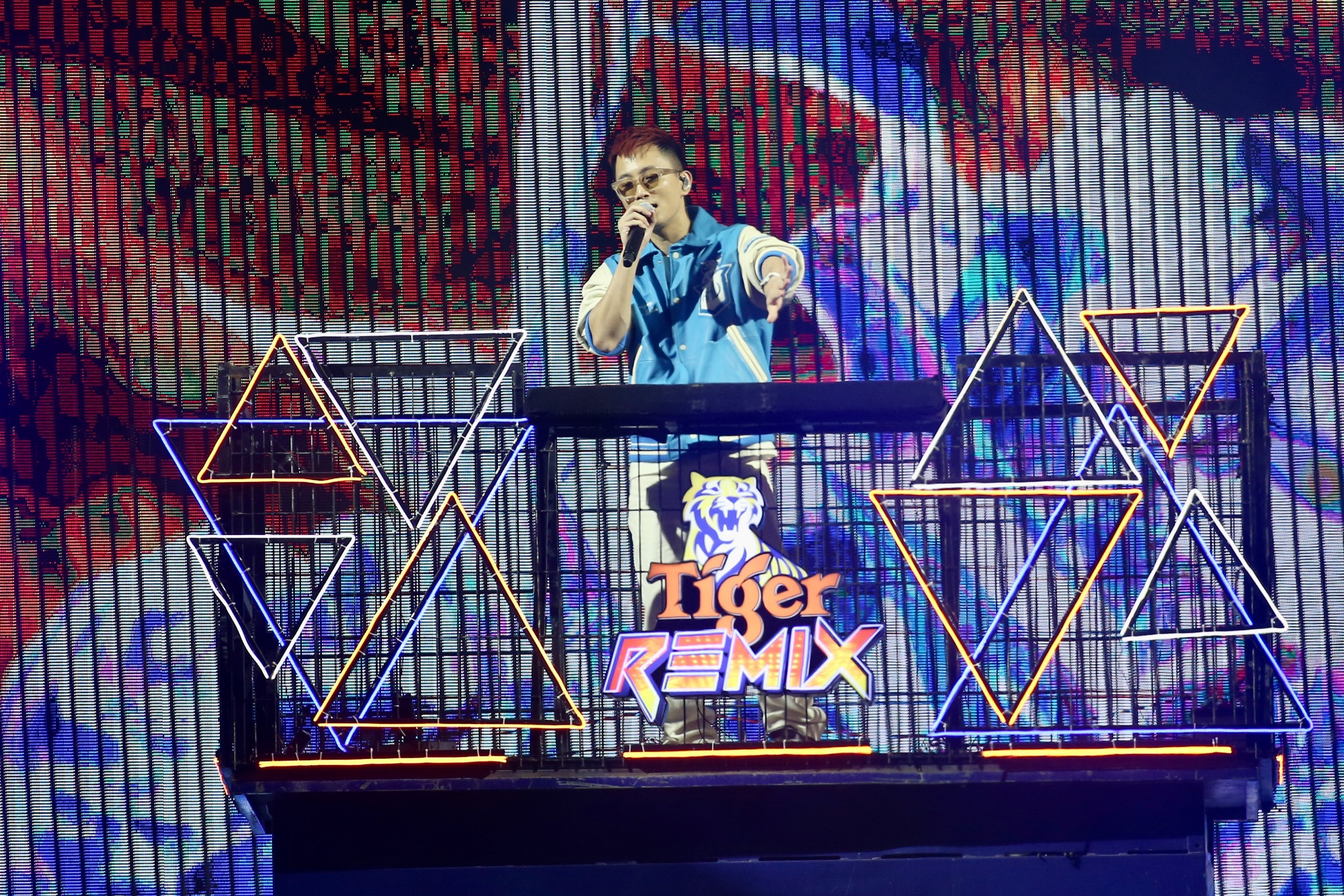 Trực tiếp Tiger Remix 2023: “Chị đại” CL “cháy hừng hực” với hàng trăm ...