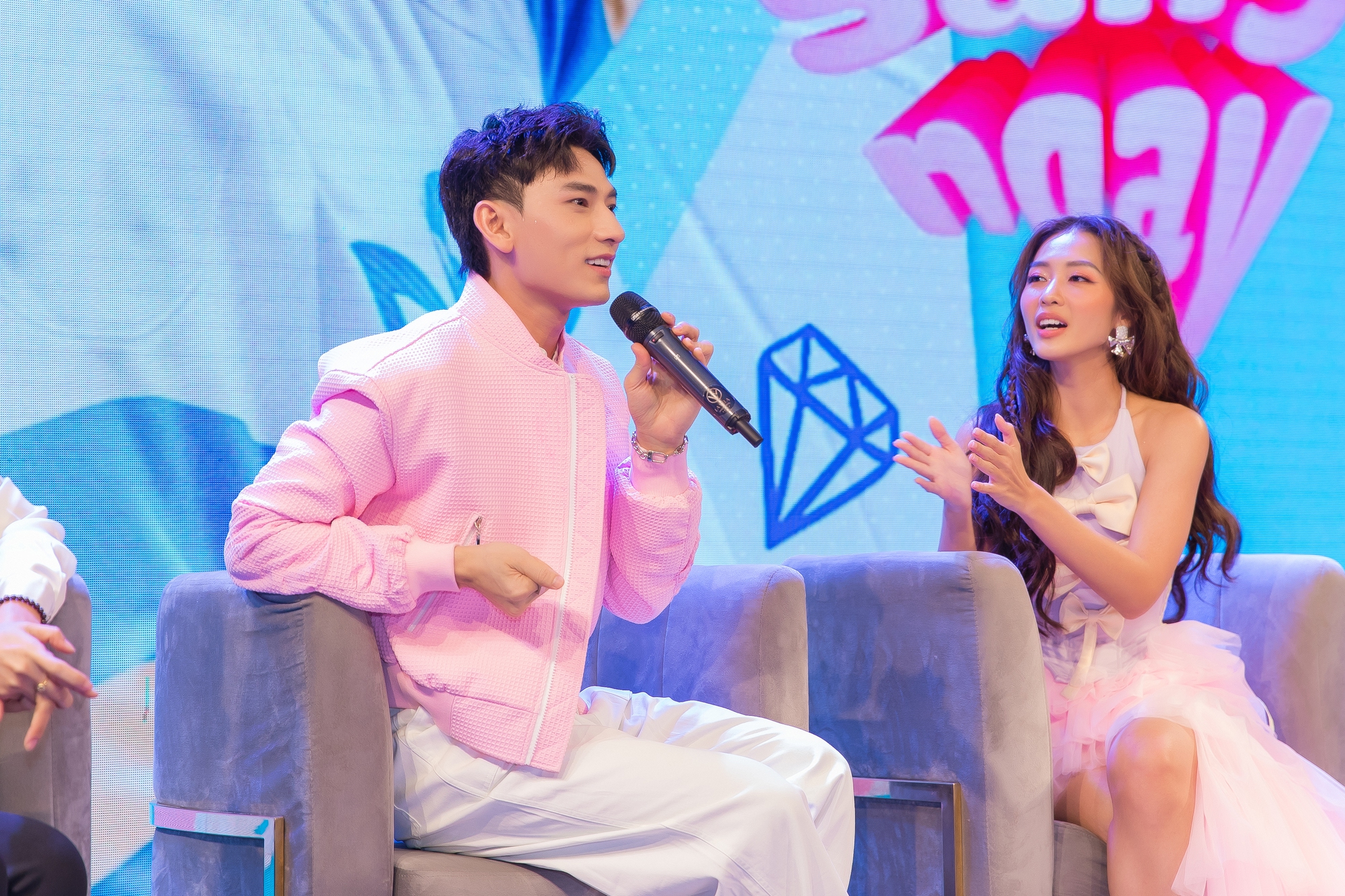 Isaac xin khán giả "đừng khen đẹp trai nữa, để tôi có hit quốc dân đi"