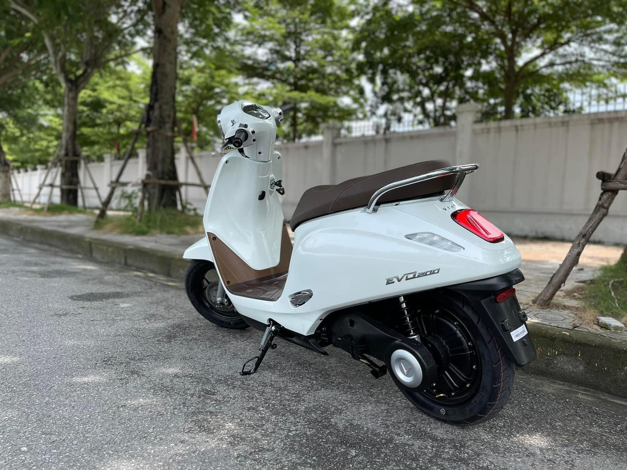 VinFast Evo 200 lộ diện, xe máy điện sạc một lần chạy 200km