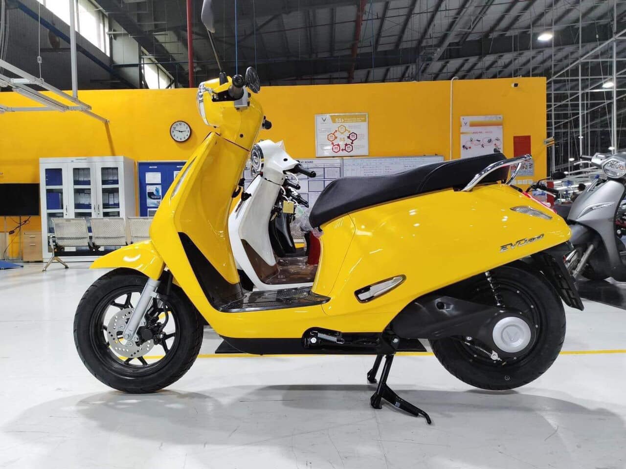 VinFast Evo 200 lộ diện, xe máy điện sạc một lần chạy 200km