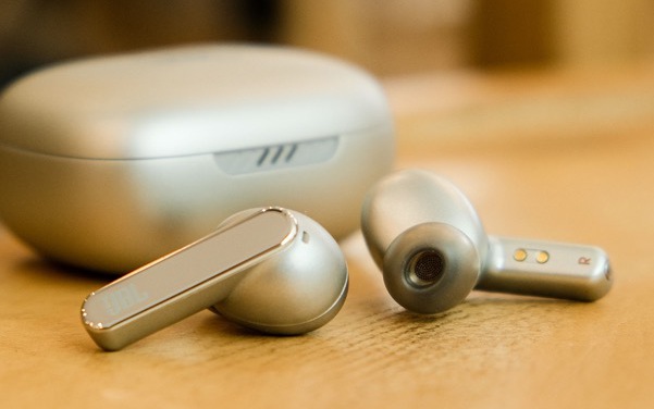 Trải nghiệm JBL Live Pro 2 TWS: Pin bền hơn, âm hay hơn, chống ồn tốt ...