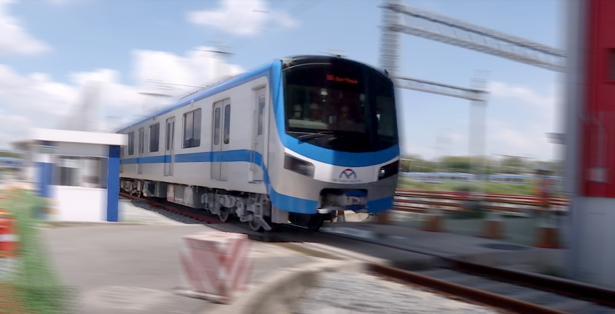 Clip: Đoàn tàu Metro ở TP.HCM lần đầu chạy thử