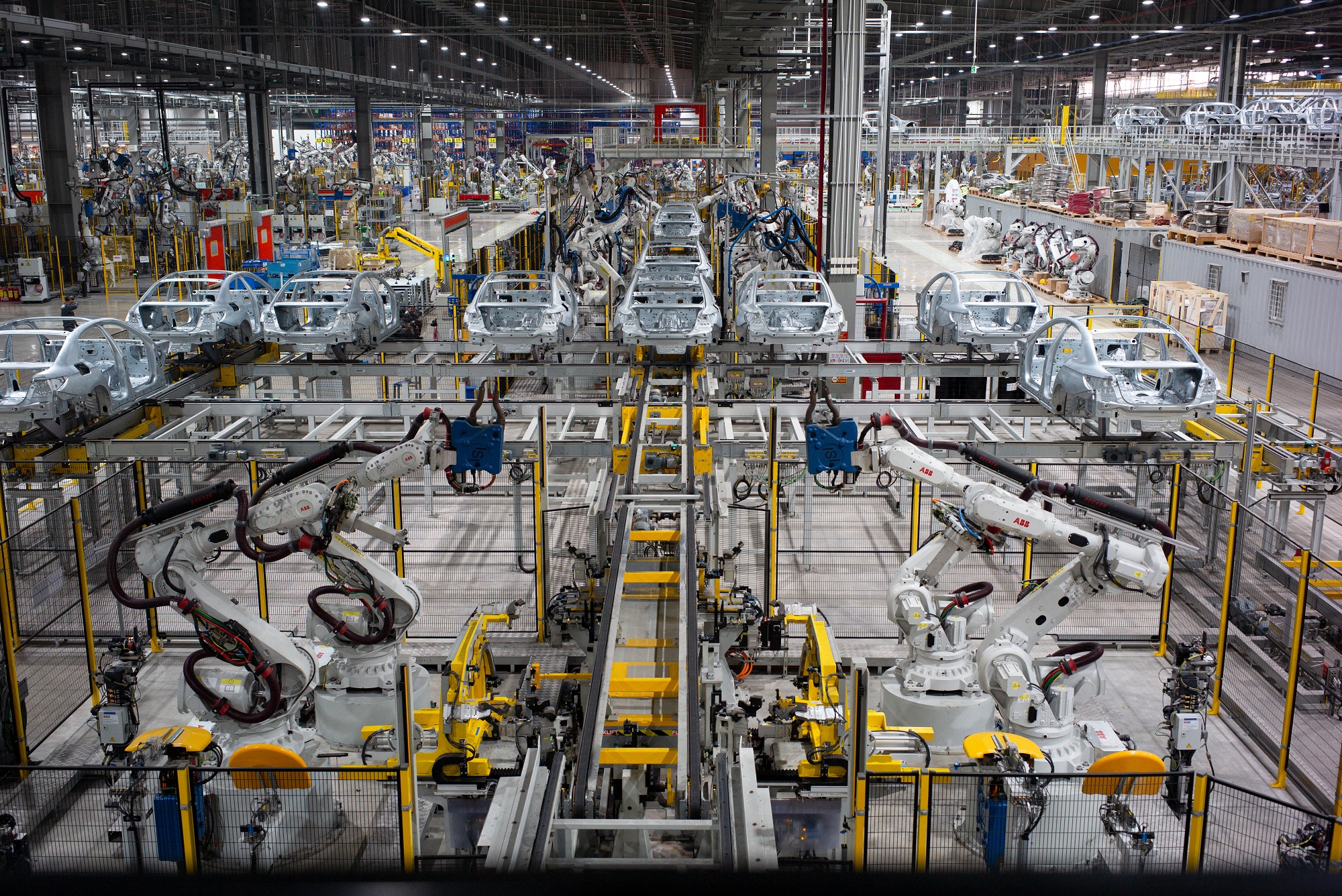 Tận mục dây chuyền sản xuất 250.000 xe điện VinFast mỗi năm