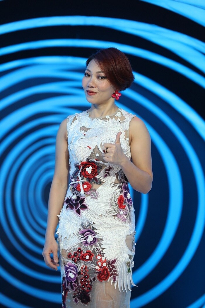Vì sao khán giả Ca Sĩ Mặt Nạ chắc chắn Phượng Hoàng Lửa là Diva Hà Trần?