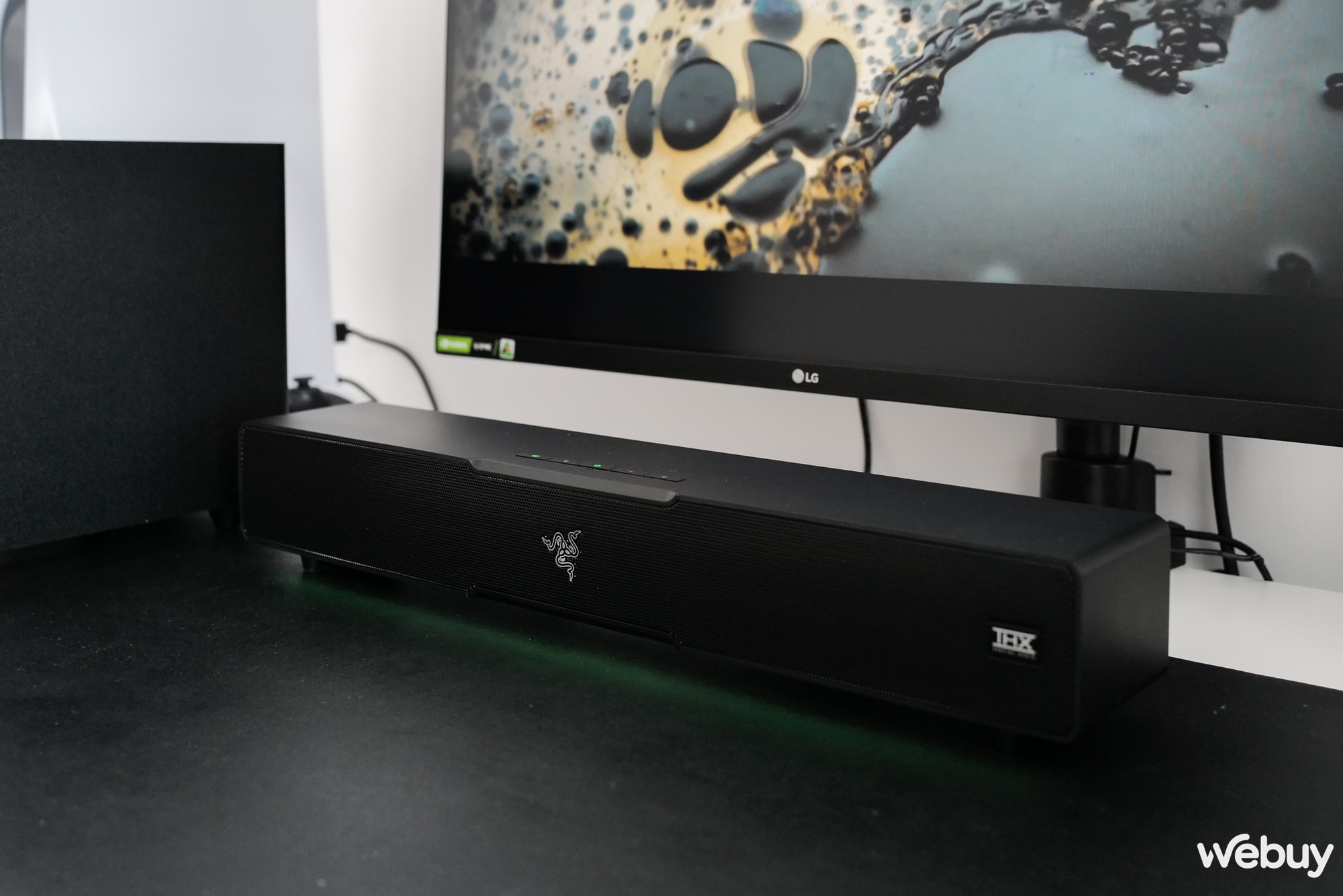 Razer Leviathan V2: Loa không dây đặt bàn hướng tới game thủ