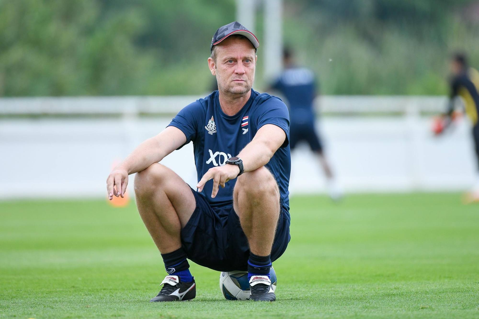 HLV Mano Polking gặp cảnh oái oăm, đầy lo lắng cho AFF Cup 2022