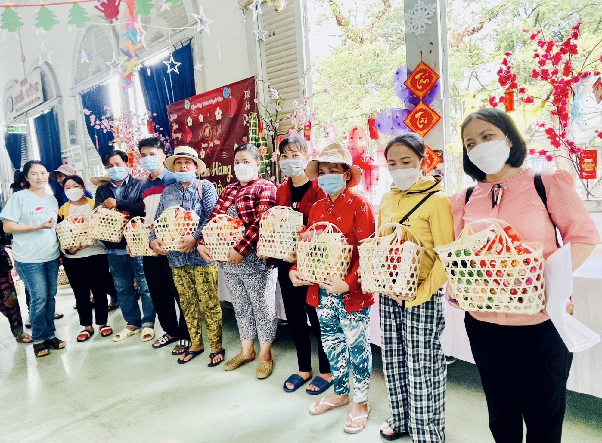 Gian hàng 0 đồng trong BV Nhi đồng 2 ngày cận Tết: Nơi những đứa trẻ ...