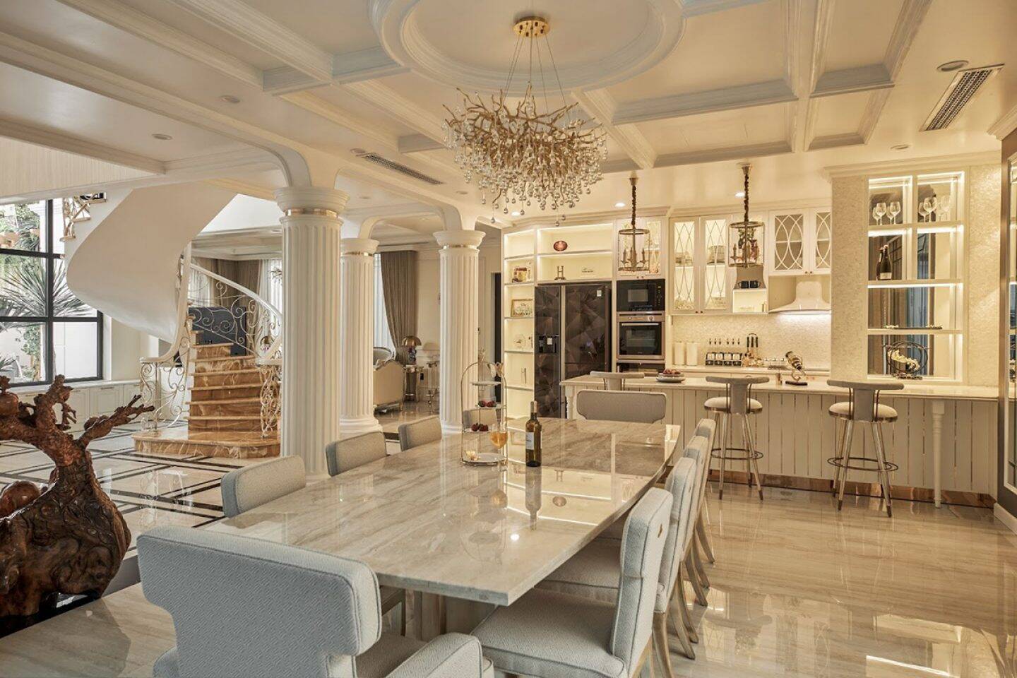 Bên trong biệt thự 589m2 của ca sĩ Lệ Quyên, thiết kế sang trọng và tinh tế