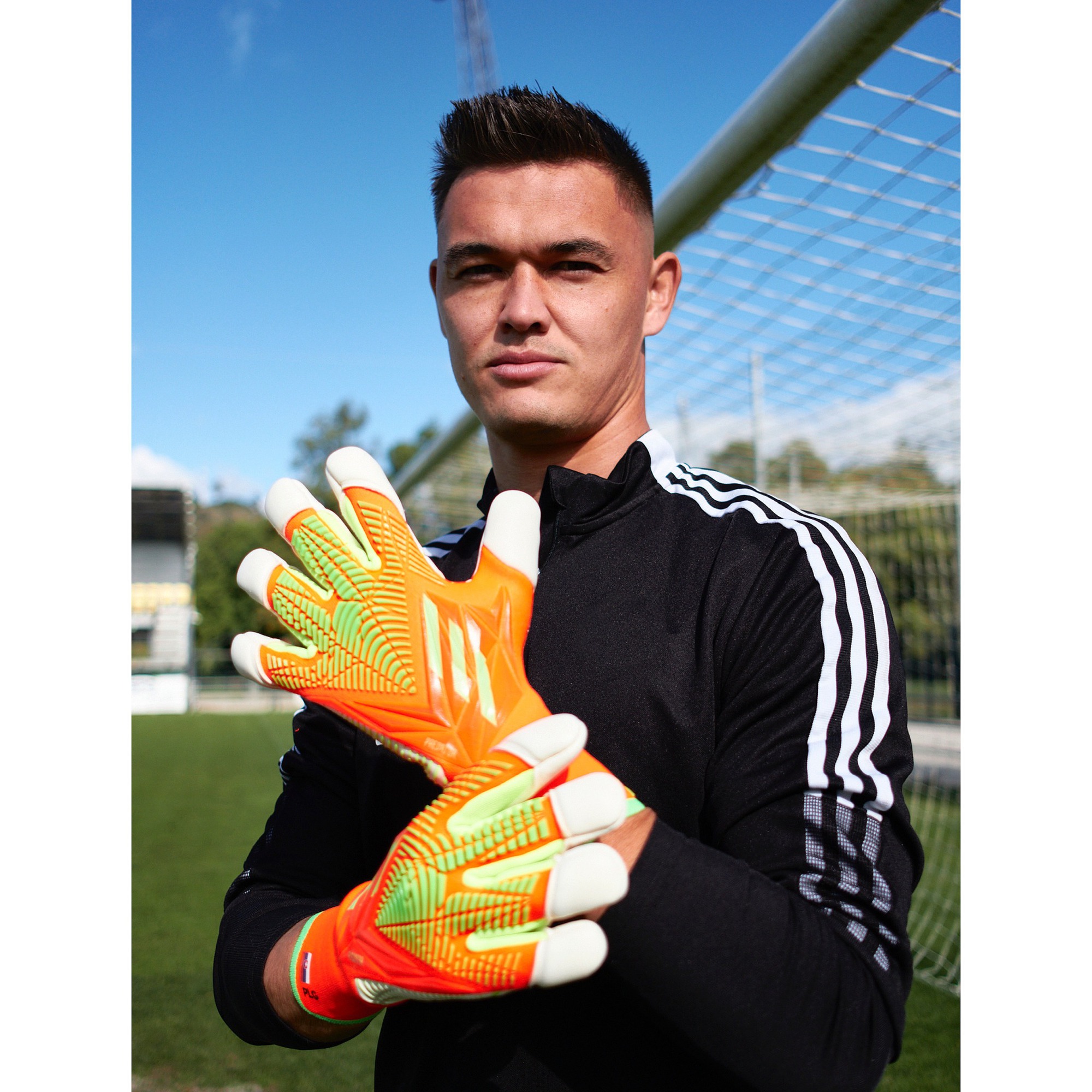 Thủ môn Việt kiều Patrick Lê Giang đã có mặt tại Hà Nội, tìm kiếm cơ ...