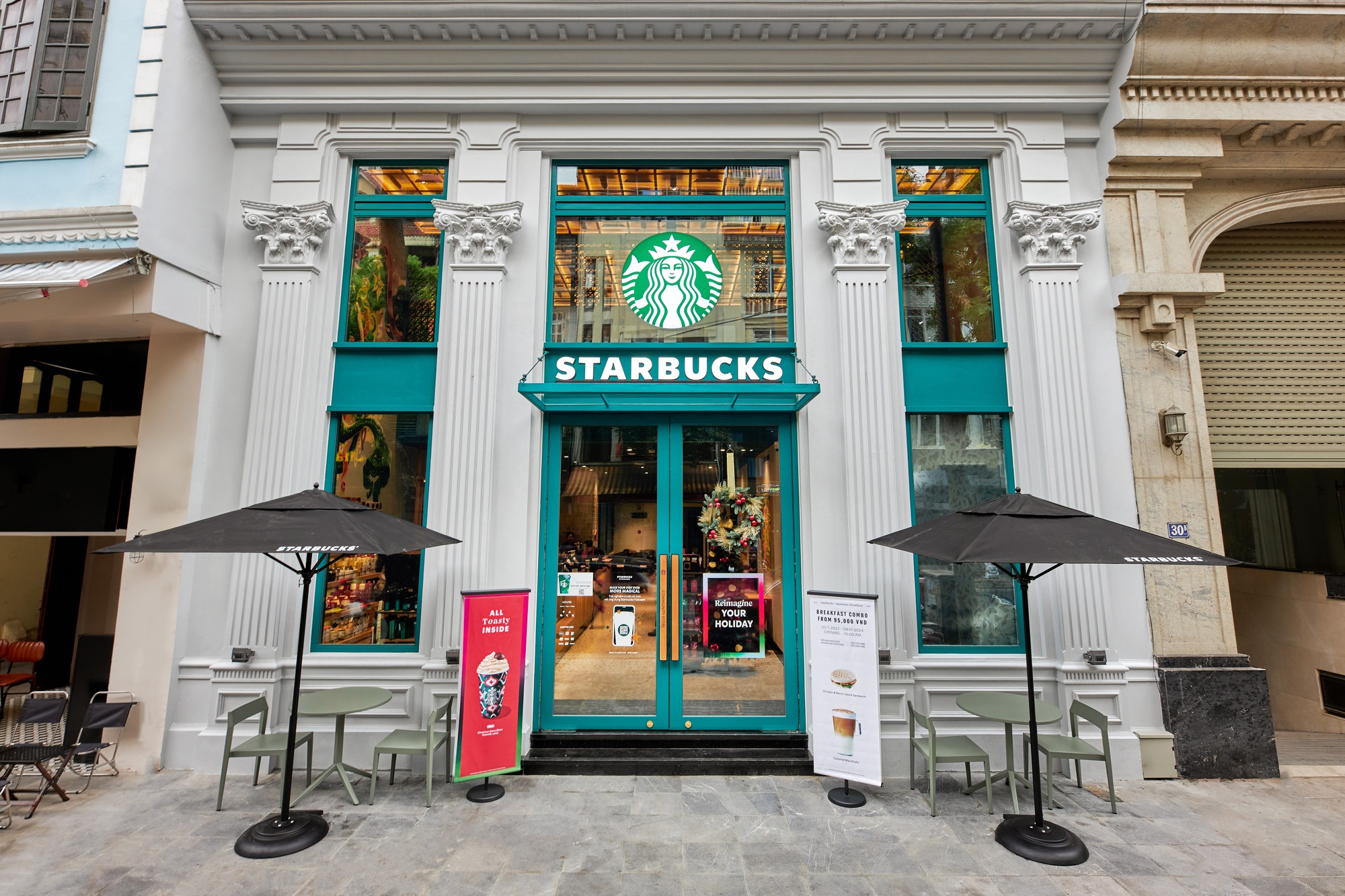 Starbucks lần đầu tiên mở cửa hàng cộng đồng tại Việt Nam, mang ý nghĩa ...