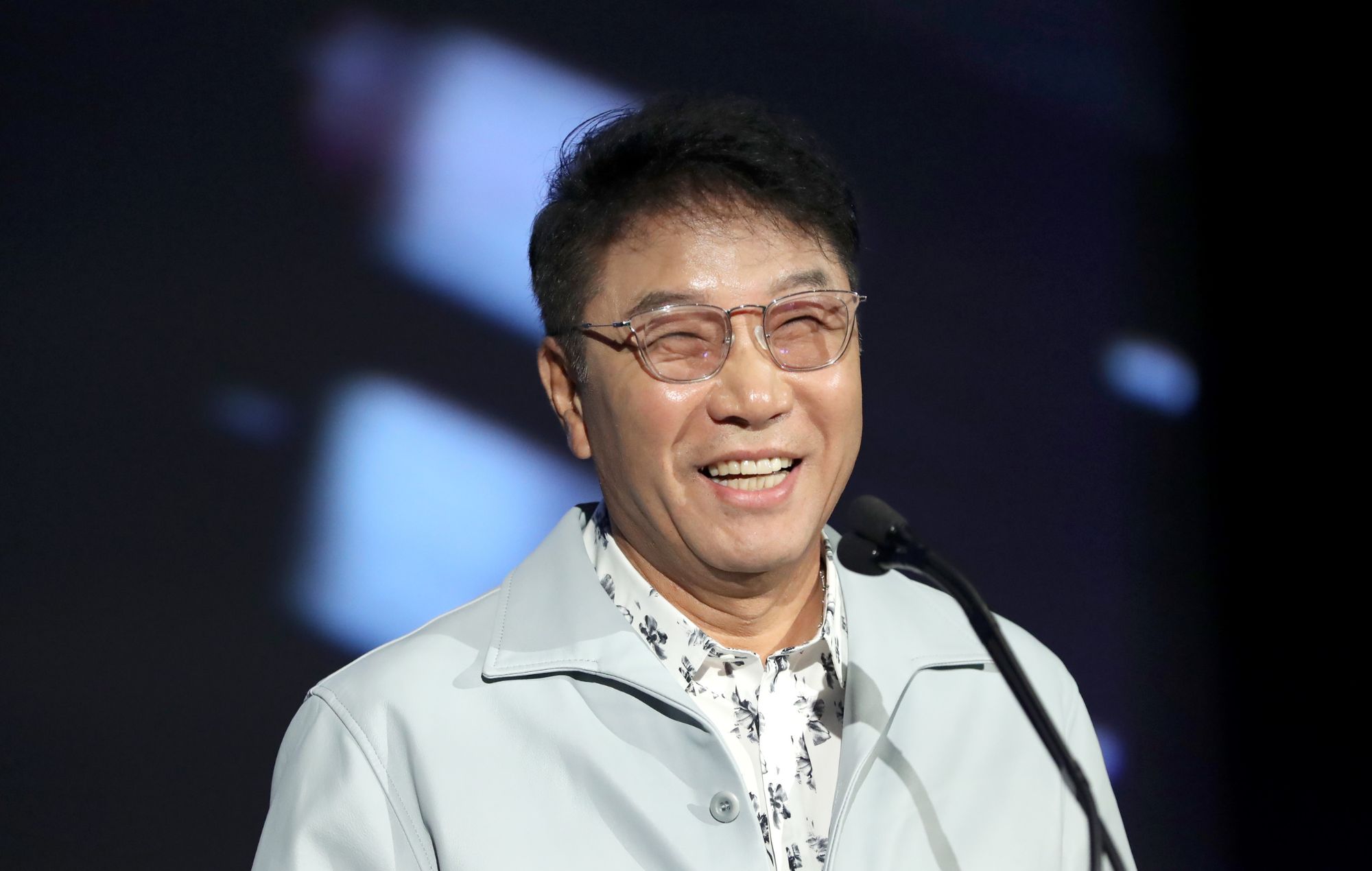 Sự "độc tài" và tham vọng thâu tóm Kpop của tập đoàn bành trướng nhờ sự ...