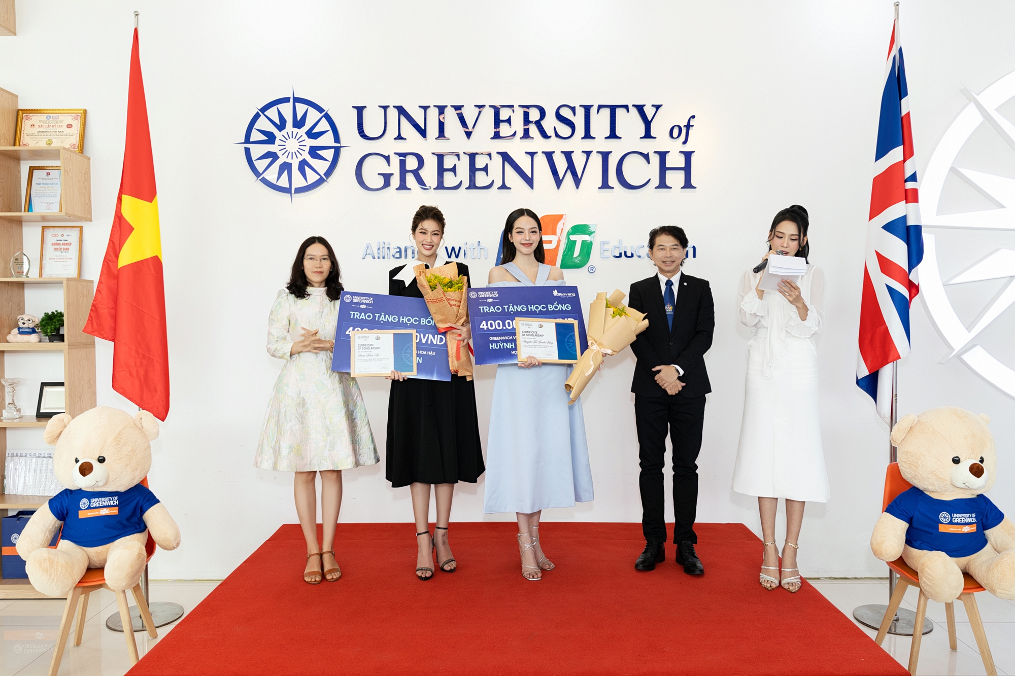 Hai “nàng hậu” Việt Nam nhận học bổng toàn phần của Greenwich Việt Nam