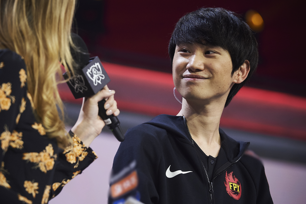 Doinb có thu nhập không tưởng dù nghỉ thi đấu, nhìn số giờ lên sóng chỉ biết “choáng”