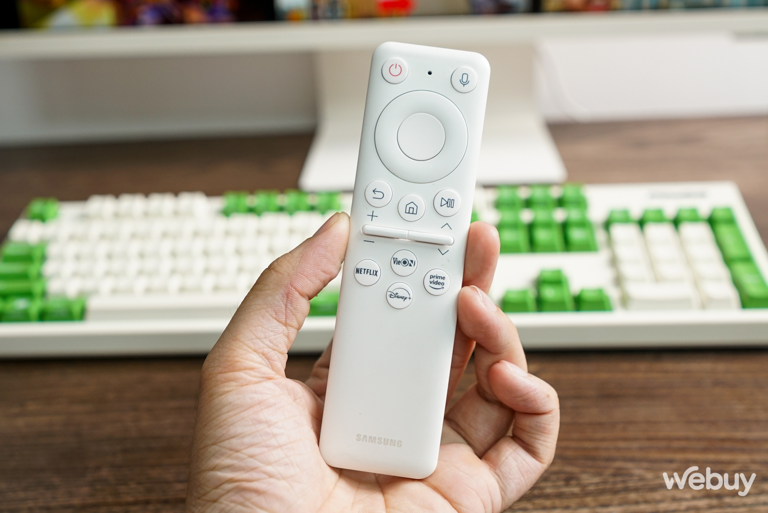 'Trên bàn' màn hình kiêm TV Samsung Smart Monitor M8 2023