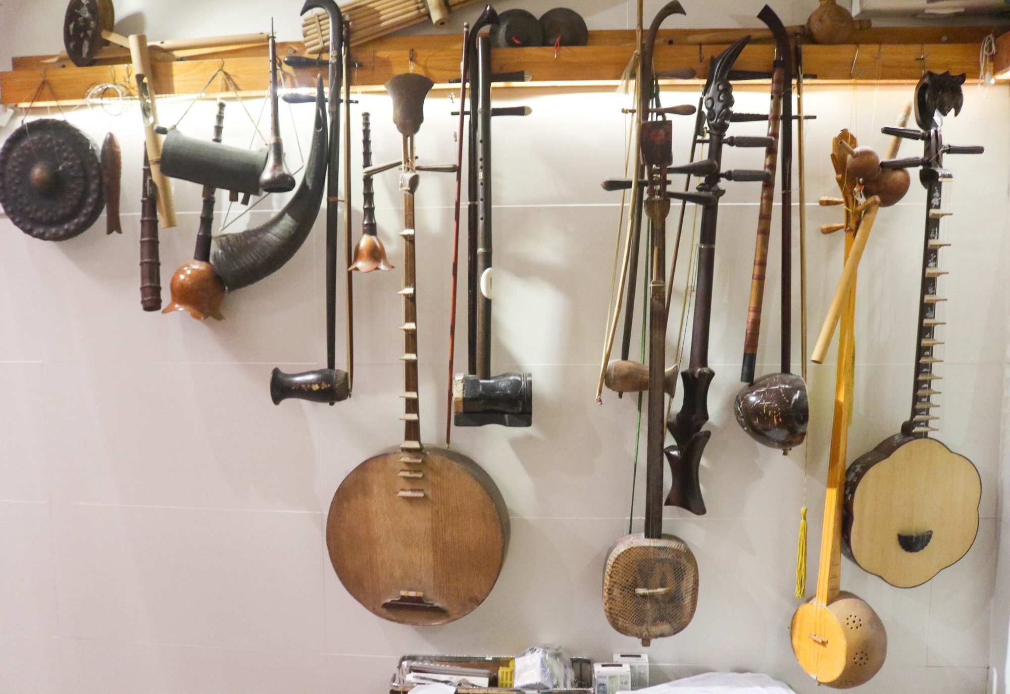 Nghệ nhân phố cổ giữ gìn tinh hoa nhạc cụ dân tộc Việt Nam