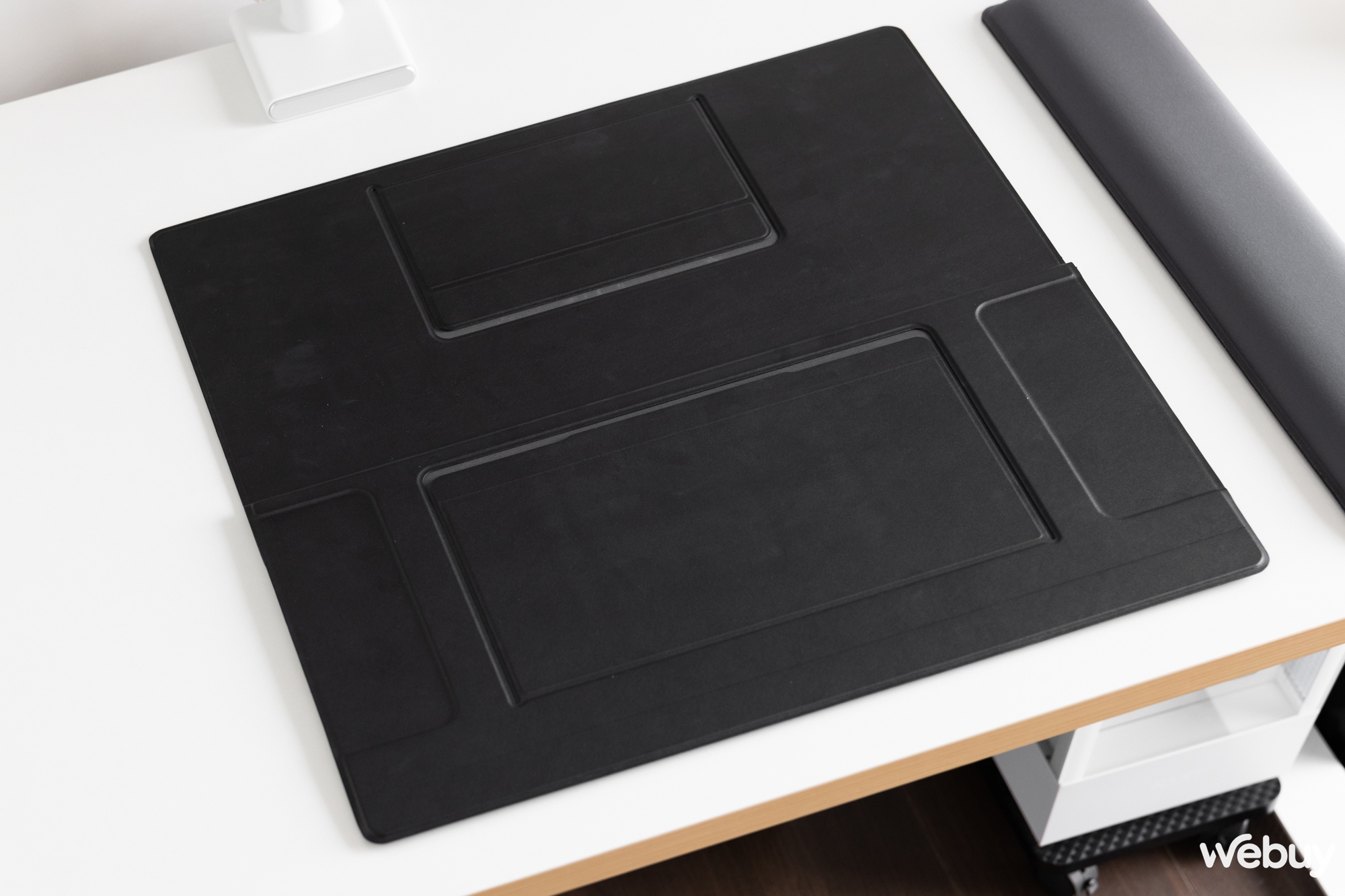 Trên tay bàn làm việc 'biến hình' cao cấp MOFT Smart Desk Mat