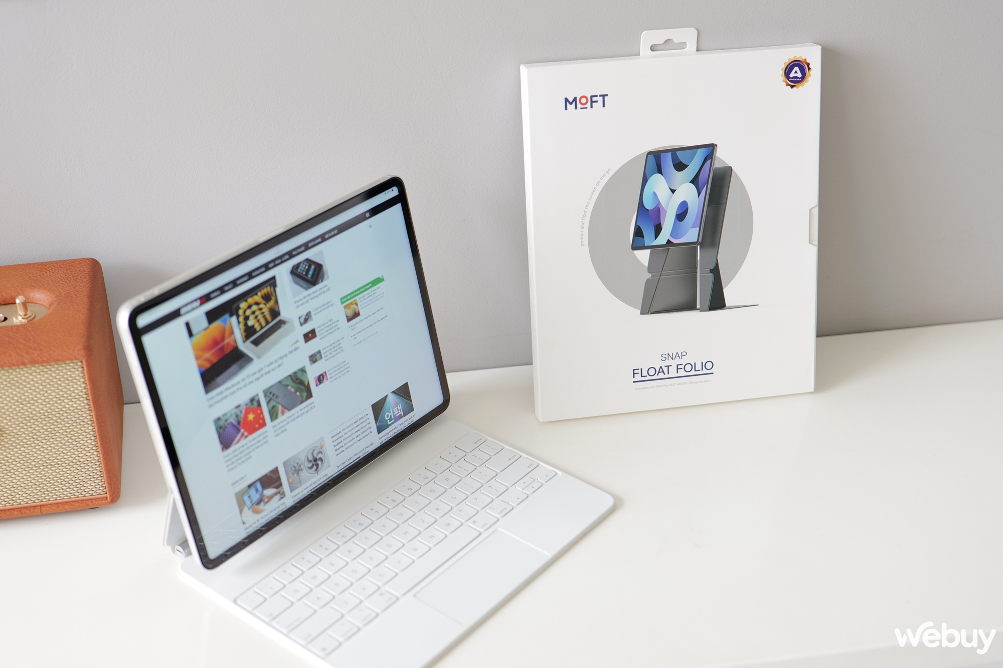 Trên tay MOFT Snap Folio: Ốp lưng kiêm chân đứng gập mở như origami ...