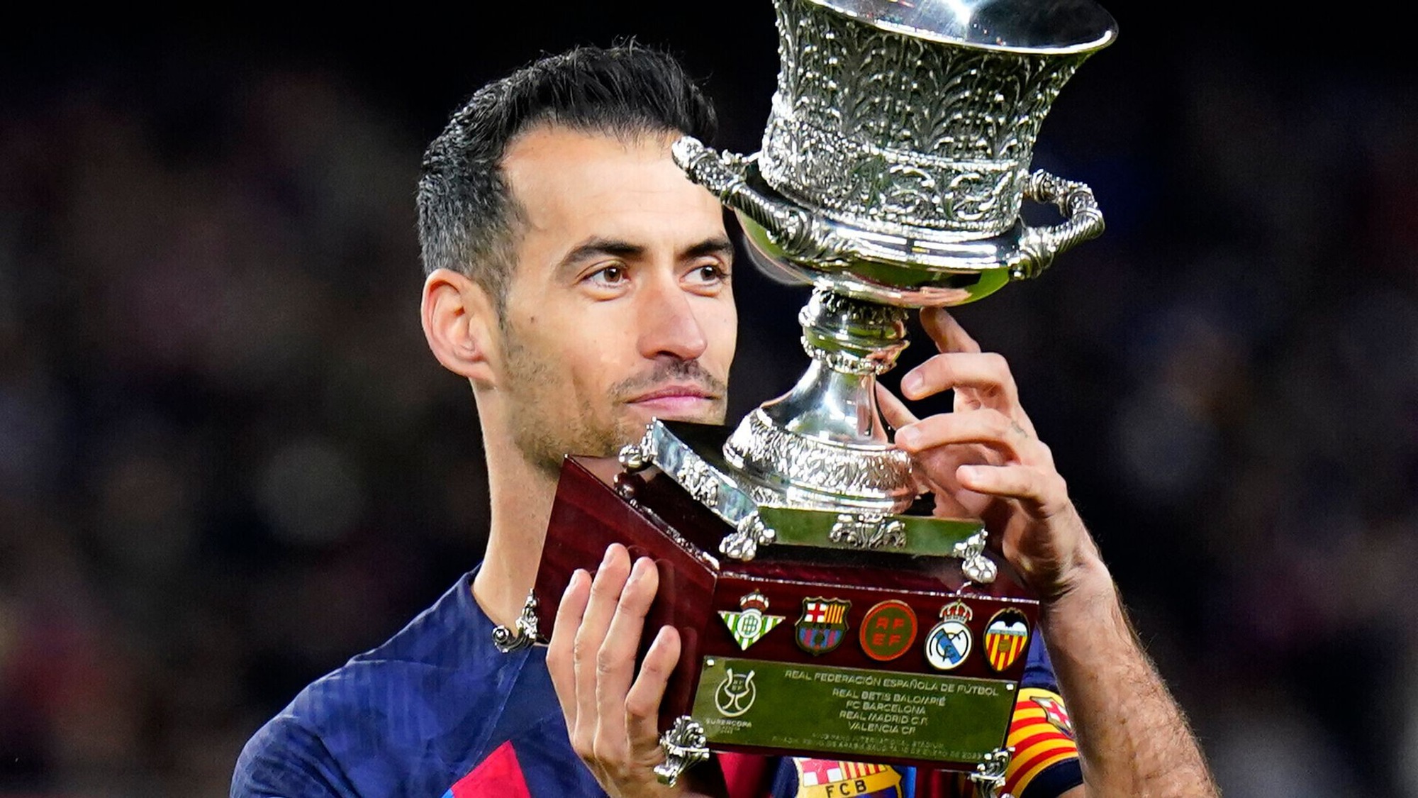 Những cầu thủ giành nhiều danh hiệu nhất lịch sử: Messi số 1, Ronaldo ...
