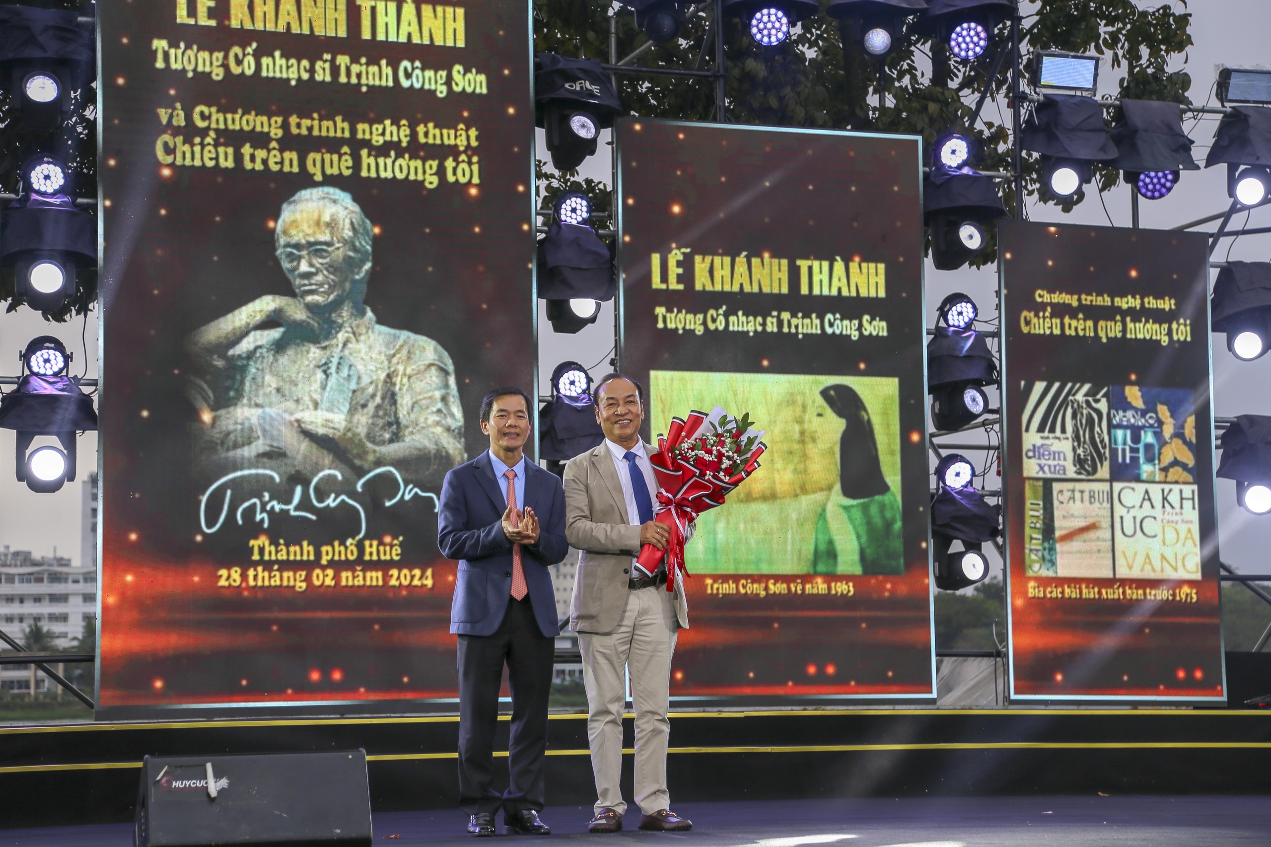 Khánh Thành Tượng Nghệ Thuật Nhạc Sĩ Trịnh Công Sơn Bên Sông Hương Vietnamvn