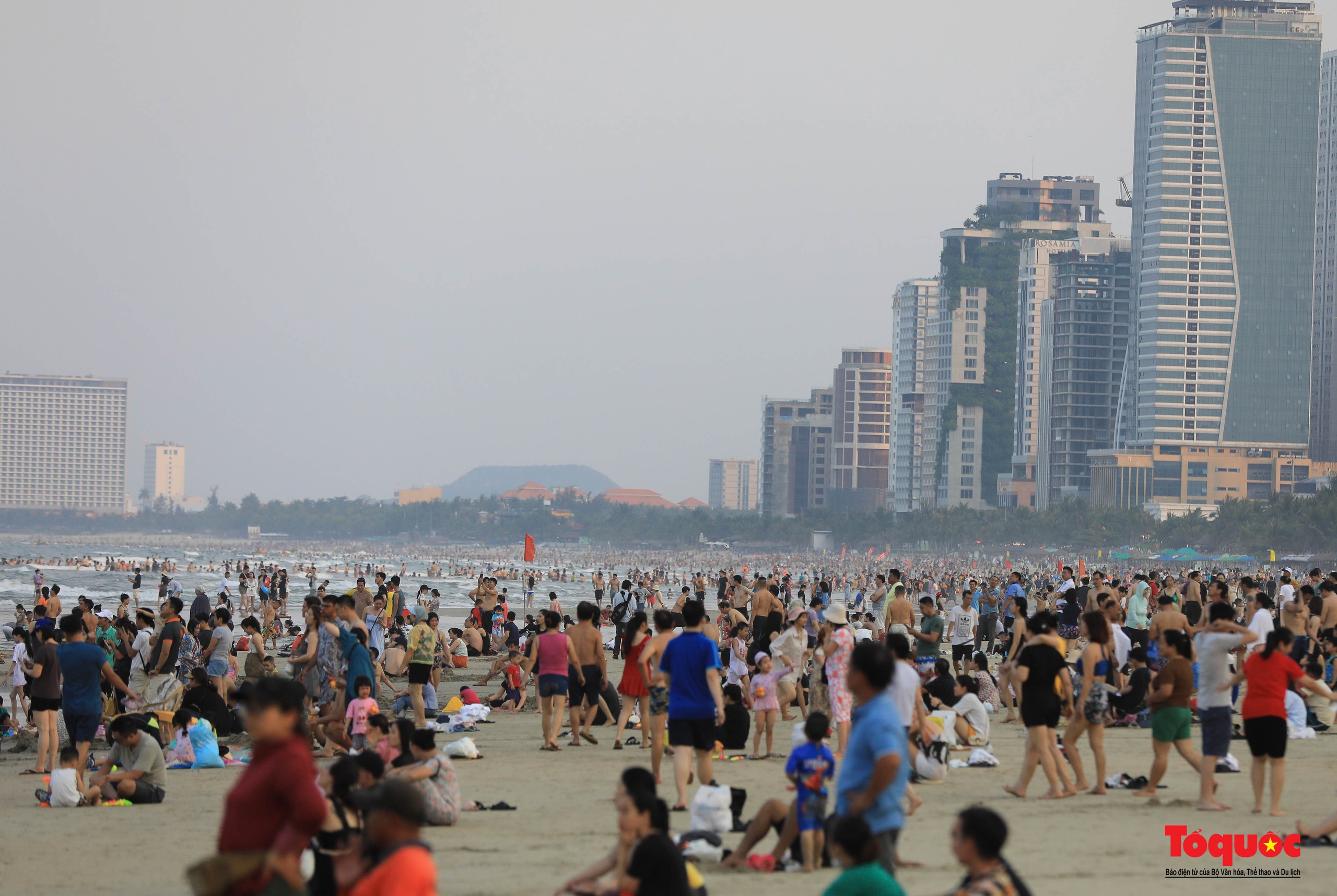Ensuring security, safety and rescue at Da Nang tourist beaches ...