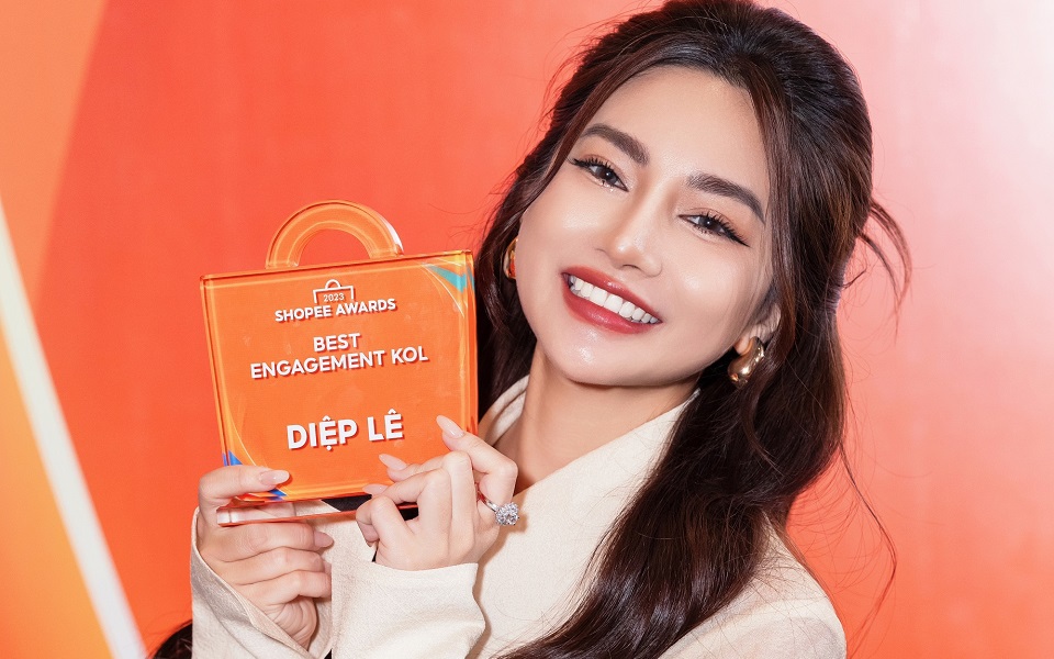Diệp Lê được vinh danh với giải thưởng "Best Engagement KOL" tại Shopee ...