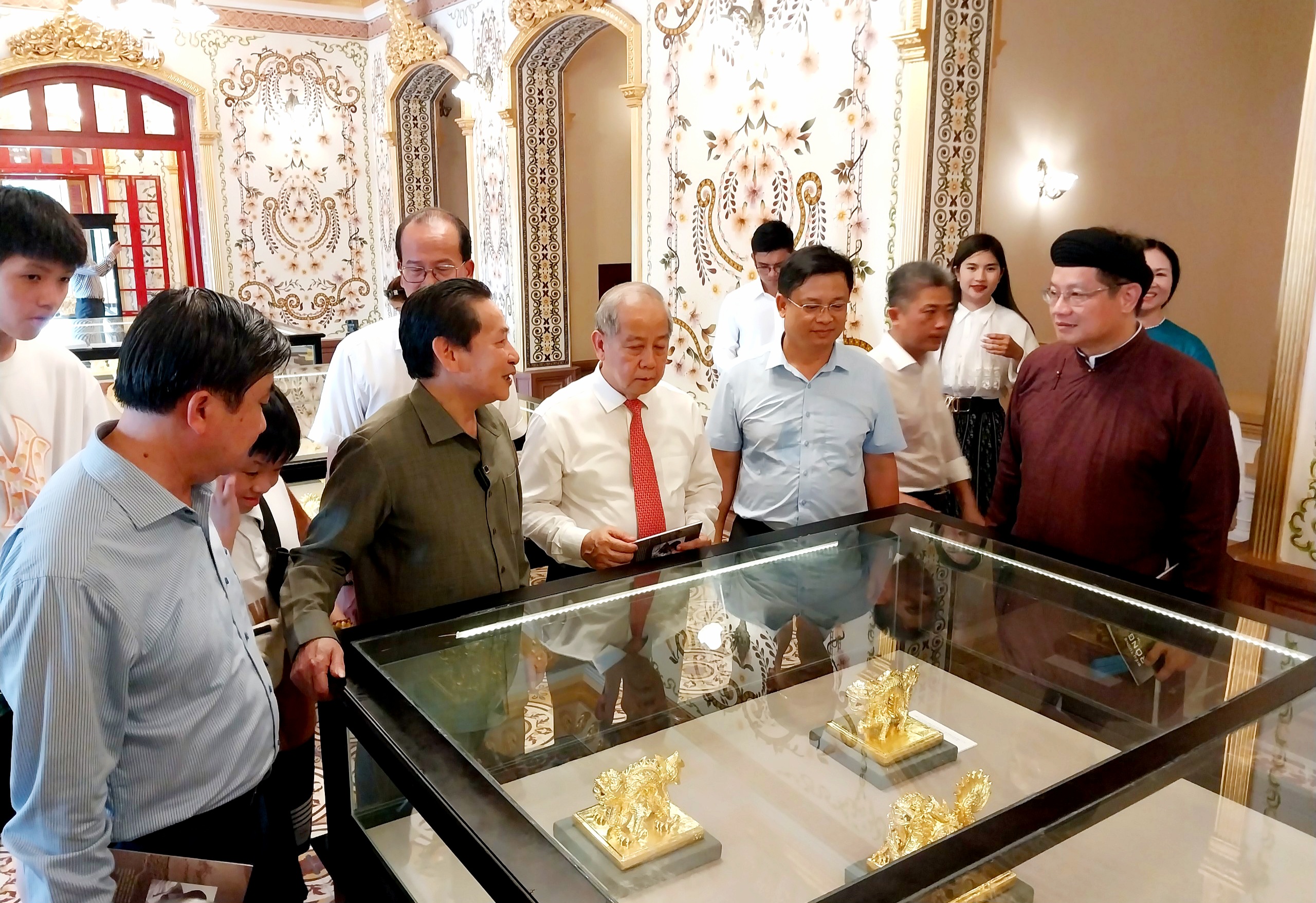 Opening exhibition "Dragon symbol through Tran Do ceramics" - Vietnam.vn