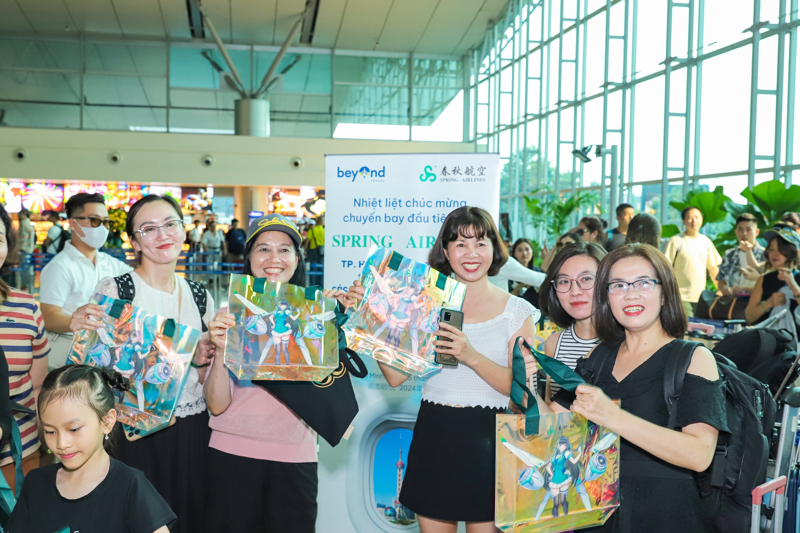 Spring Airlines: Mở lại đường bay thương mại quốc tế khứ hồi Thượng Hải ...