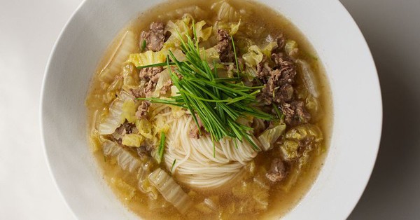 Thêm một cách nấu mì nhanh gọn mà ngọt ngon, đủ chất cho bữa sáng hoặc ...