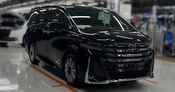 Toyota Alphard 2024 lần đầu lộ trọn vẹn ngoại thất ngoài đời thực: Tản ...