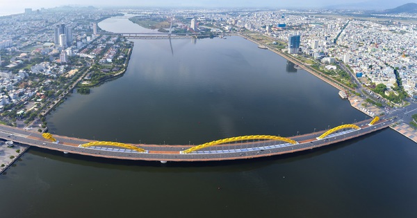 Behind the iconic bridges of Da Nang